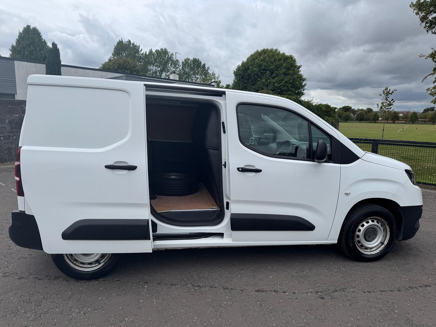 SOLD - Used TOYOTA PROACE CITY 2021 White in Dundee, Angus | GA Vans