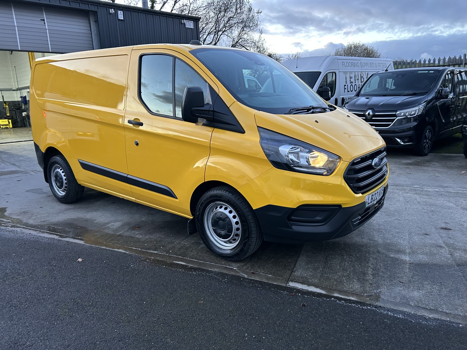 Used FORD TRANSIT CUSTOM 2022 Yellow for sale - £11250 +VAT in Carmarthen, Carmarthenshire ...