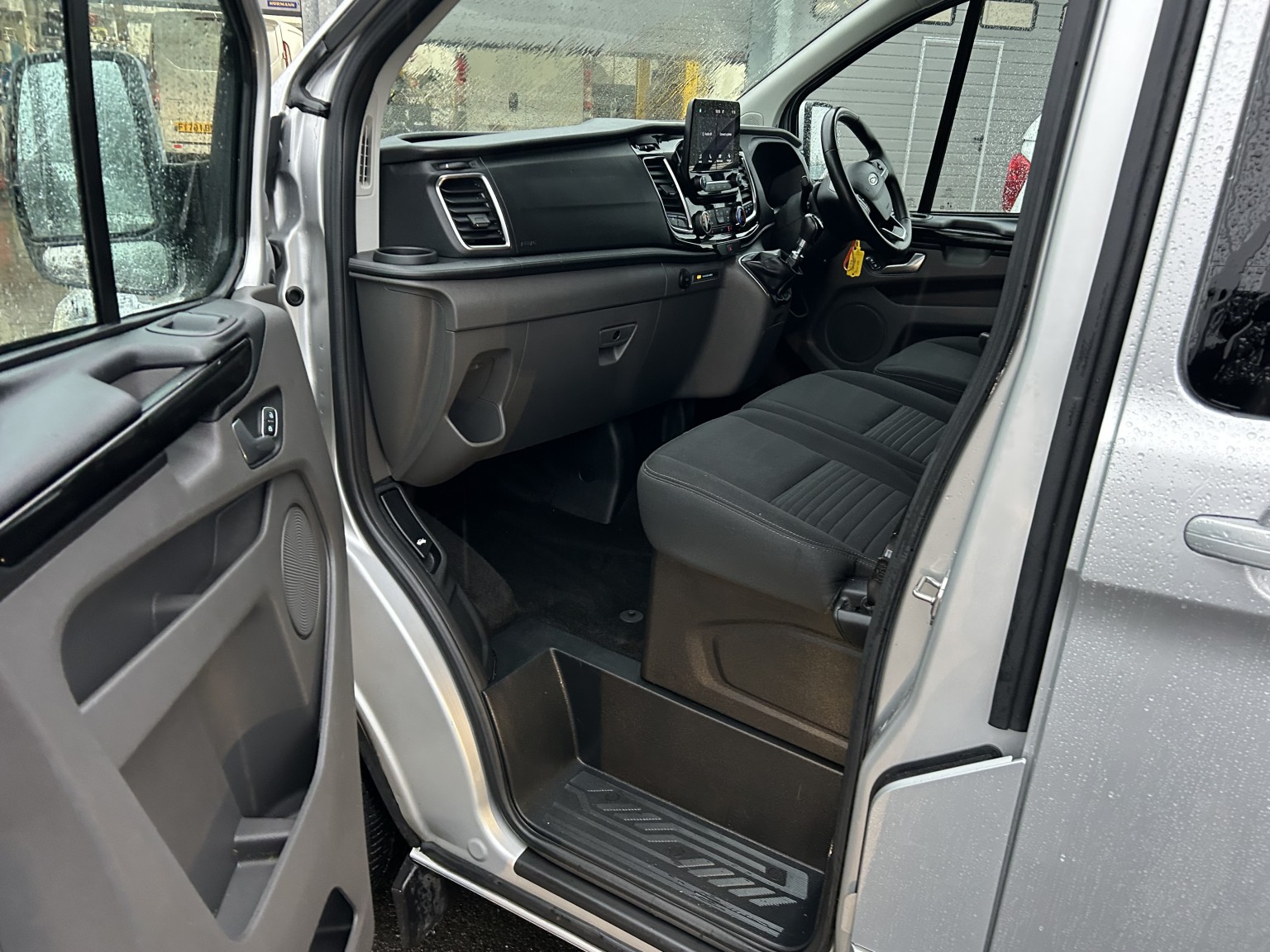 Used FORD TRANSIT CUSTOM 2023 Silver for sale - £18950 +VAT in ...