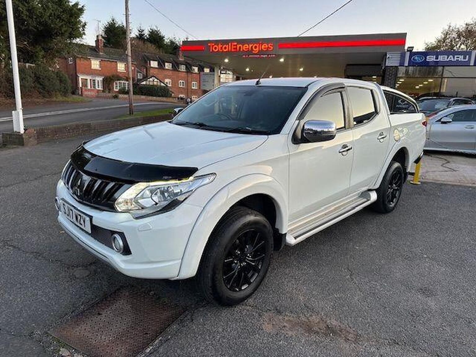 Used MITSUBISHI L200 2017 White for sale - £15990 in Bromsgrove ...