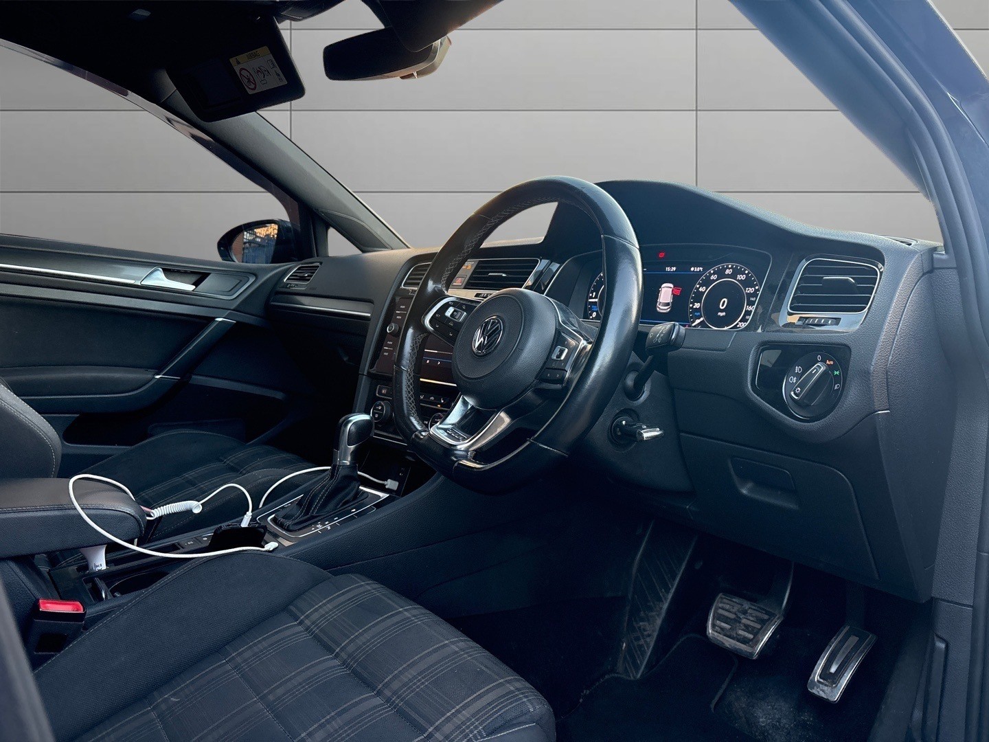 Used VOLKSWAGEN GOLF 2018 Blue for sale - £12495 in Swindon, Wiltshire ...